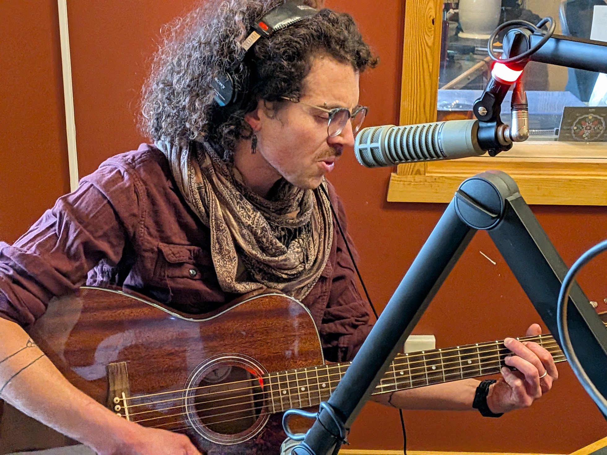 Carlisle Evans Peck performs song from "The Lines in my Hands" | WTIP